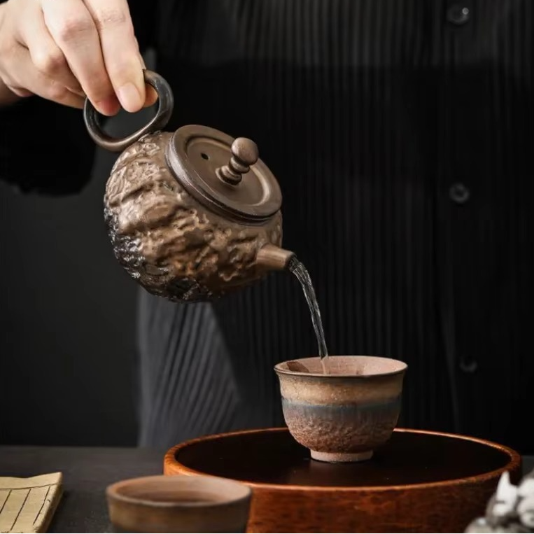 Vintage Ceramic Teapot with Handle and Infuser for Loose Leaf Tea – Zoolase